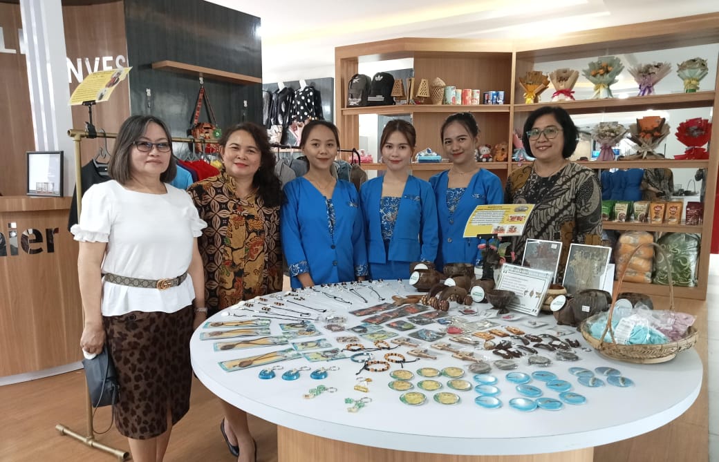 Galeri Investasi Polimdo Menjadi Icon, Juliet Makinggung Kenalkan 2 ...