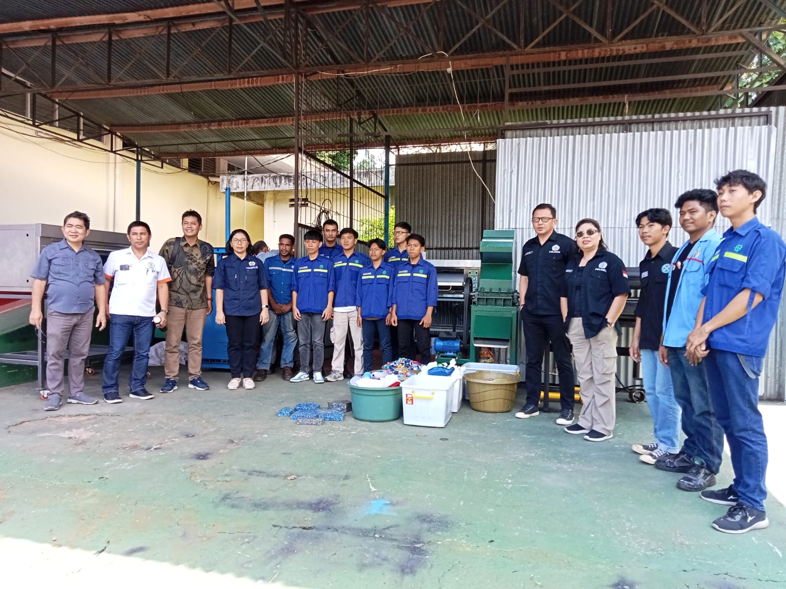 Inovatif! Polimdo Olah Sampah Plastik Jadi Meja, Kursi, dan Paving Blok ...